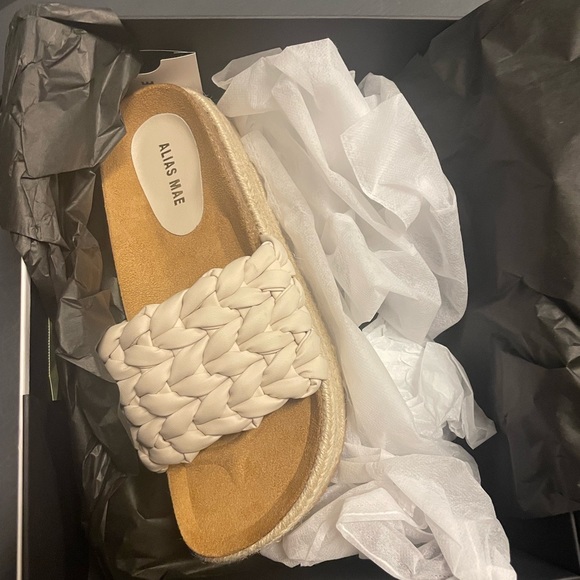 Alias Mae | Shoes | Alias Mae Wilma Cream Slide | Poshmark